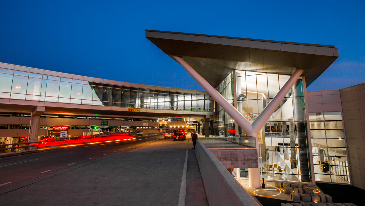 Hobby International Airport (HOU) Guide – Parking, Flights & Terminals