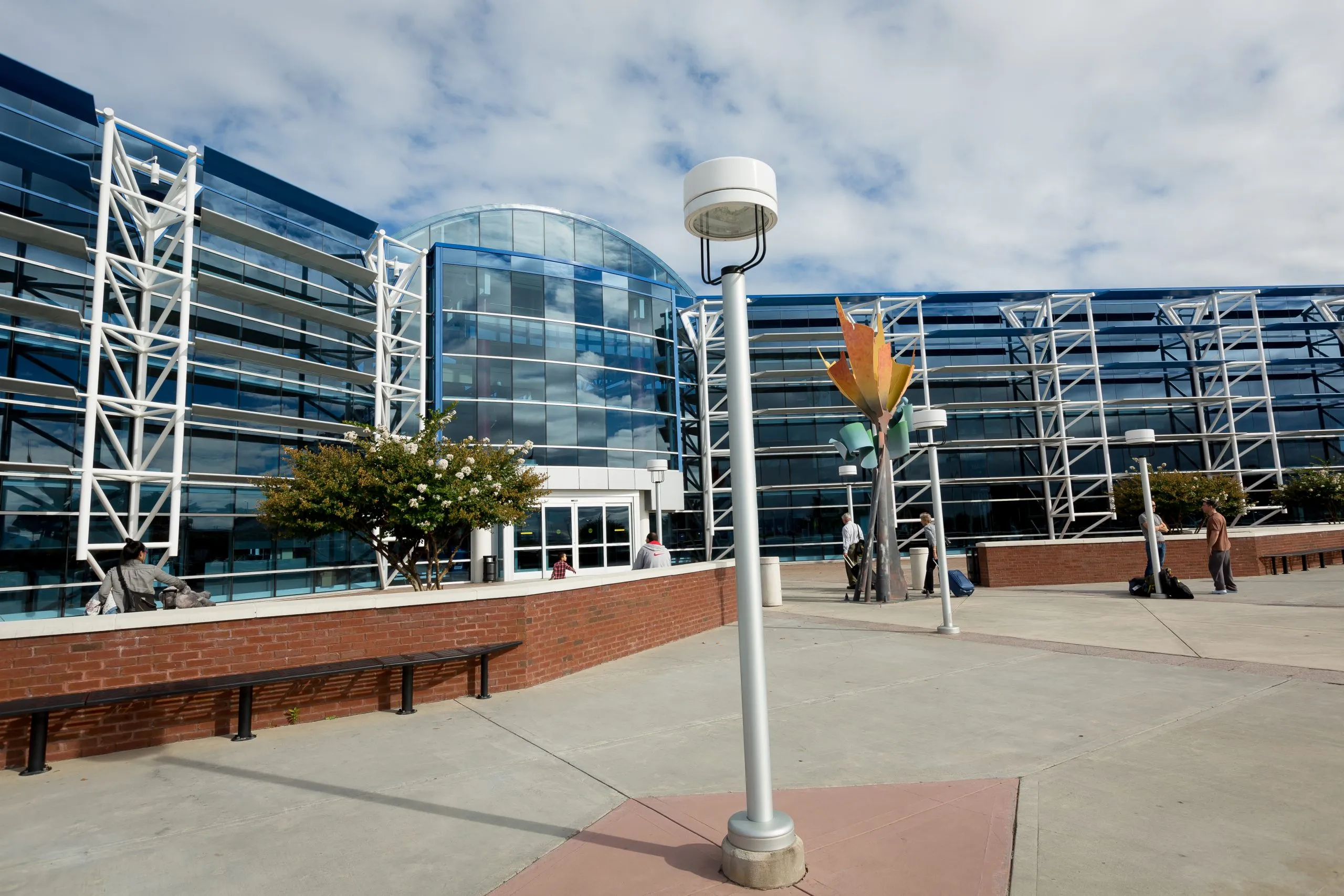 Roanoke–Blacksburg Regional Airport (ROA) Guide | Flights, Parking ...